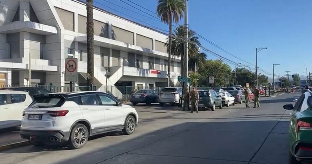 Operativo policial en el Hospital de Talca por amenaza de artefacto ... Operativo policial en el Hospital de Talca por amenaza de artefacto ...